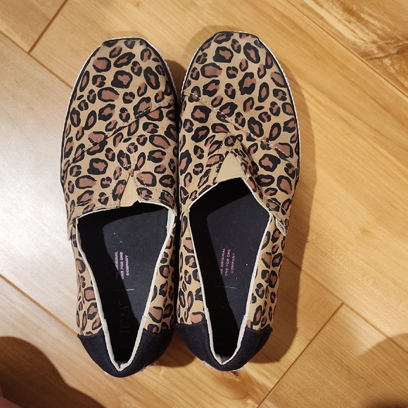 Toms | Shoes | Toms Brown And Black Leopard Print Flats | Poshmark